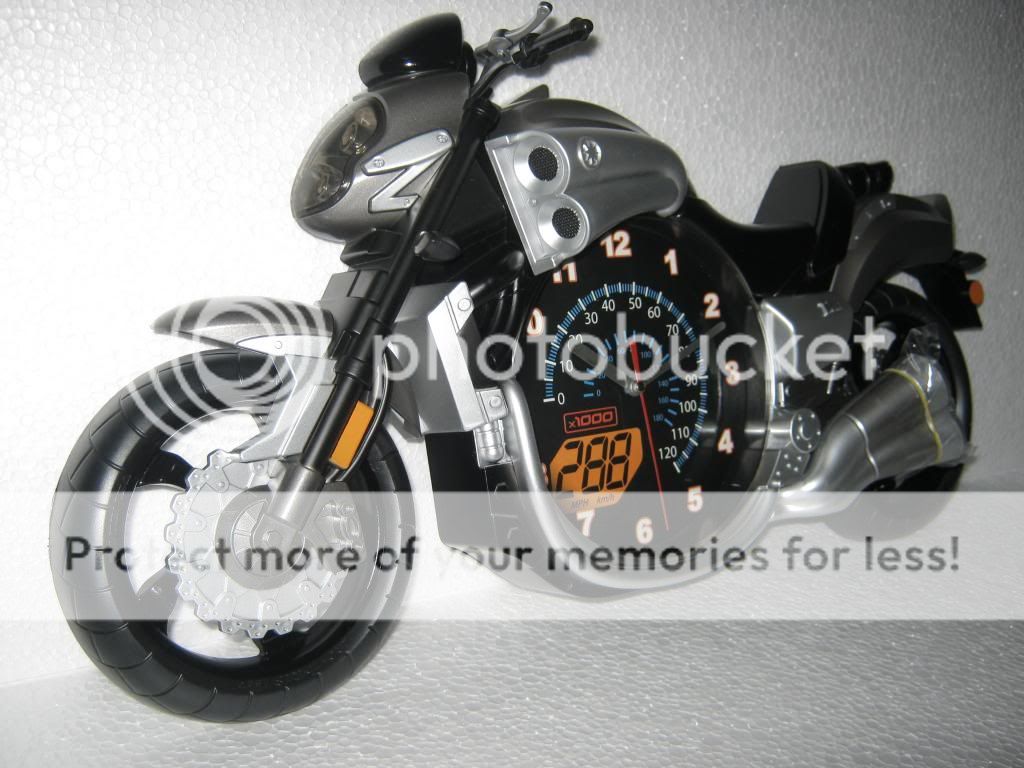 A ROYAL 23' INCH LONG YAMAHA VMAX BULLET BIKE WALL CLOCK - A STYLISH DESIGN
