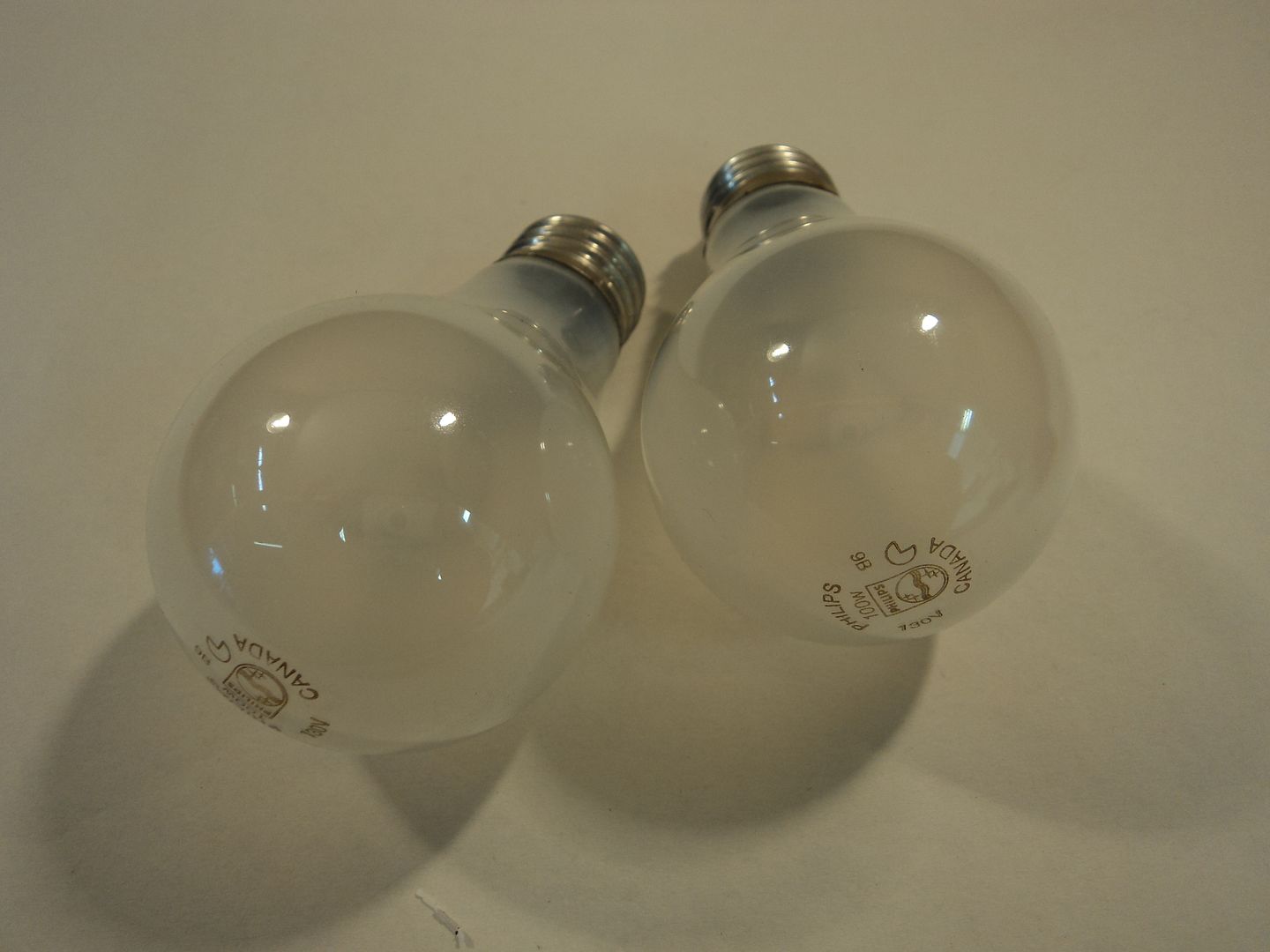 Philips 100W Light Bulbs Pack of 2 Frosted 130V Incandescent PHI100A130V