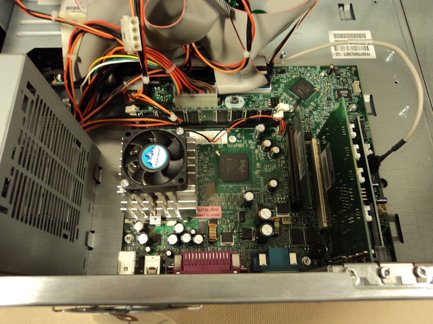 Compaq Desktop Computer CPU Pentium III 733 MHz Hard Drive 10005MB Deskpro